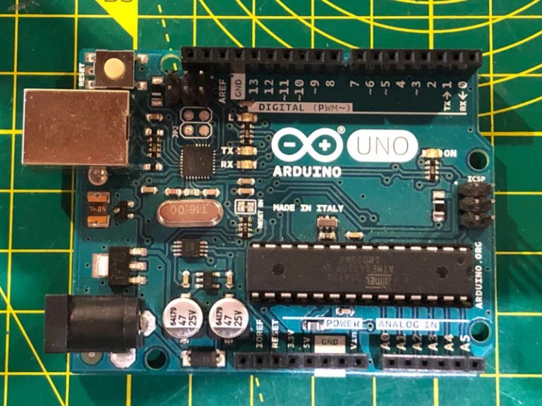 Introduzione ad Arduino Uno (Rev.3) - DevBoards
